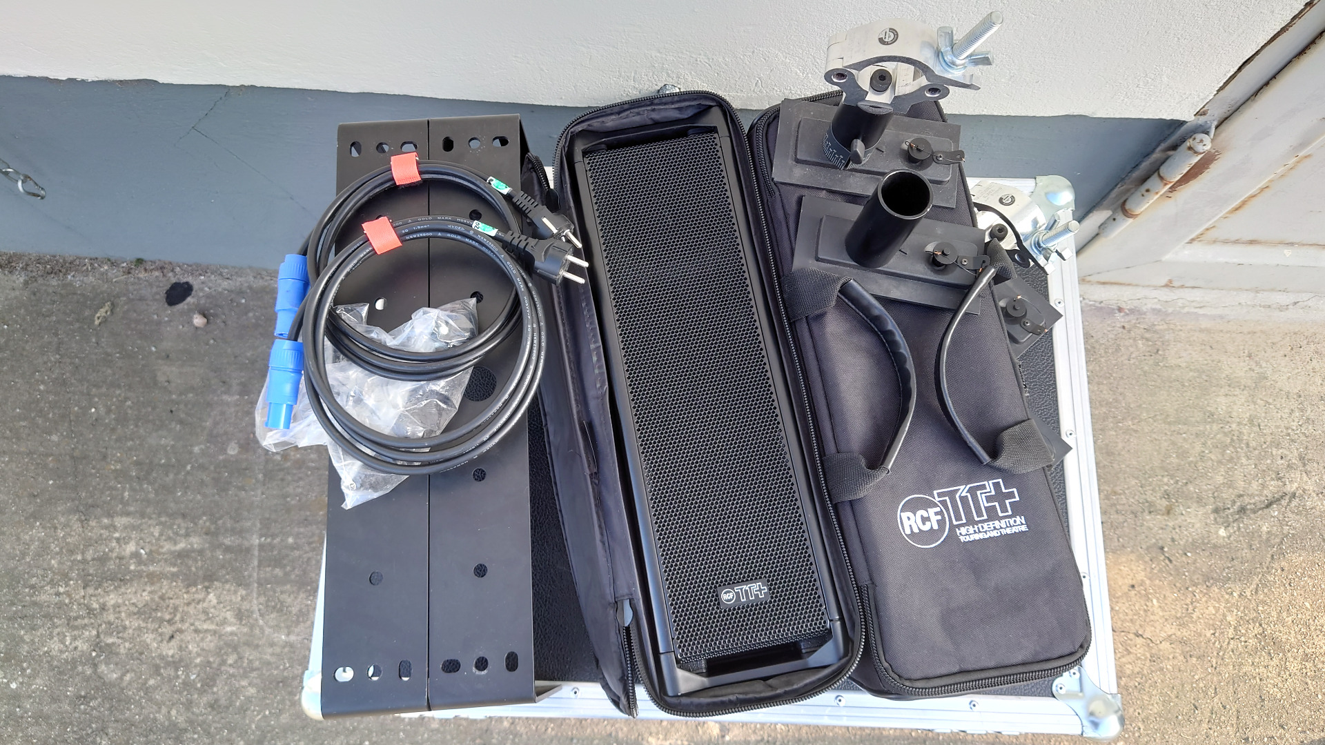 RCF TT052-A kompakter Aktivlautsprecher 2 x 5" / 1" | 1700 EUR - Gebrauchte ...